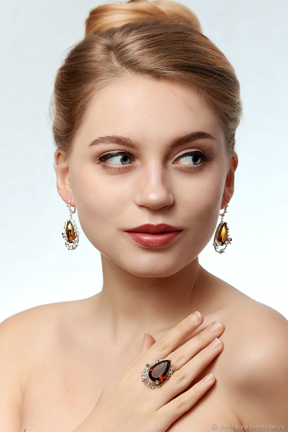 Невероятный гарнитур с крупным натуральным коньячным кварцем купить в ...