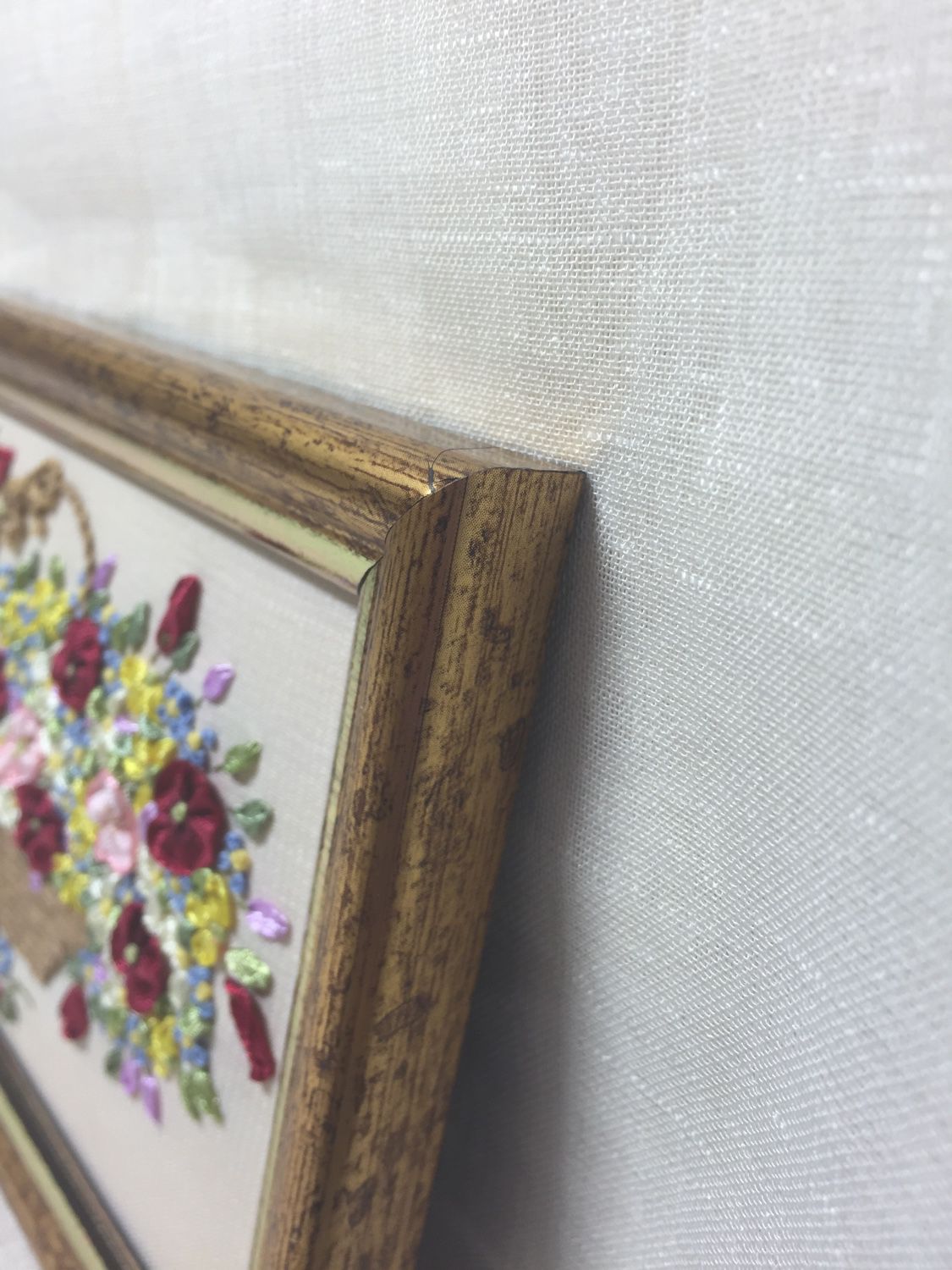 Картина вручную нарисована на ткани и вышита лентами "Цветы 42" в ...