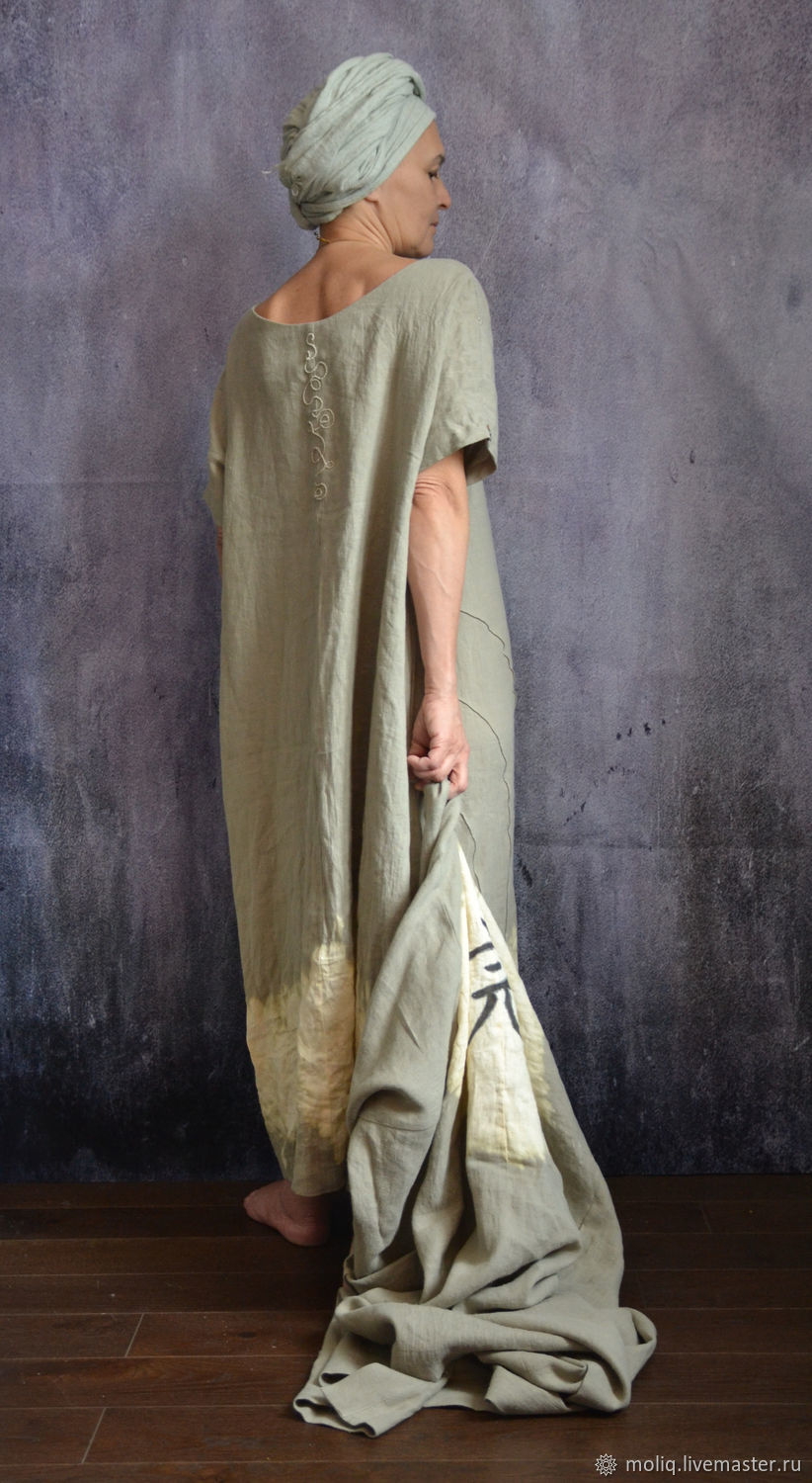 Японская коллекция.Льняное платье с ручным окрашиванием и вышивкой ...