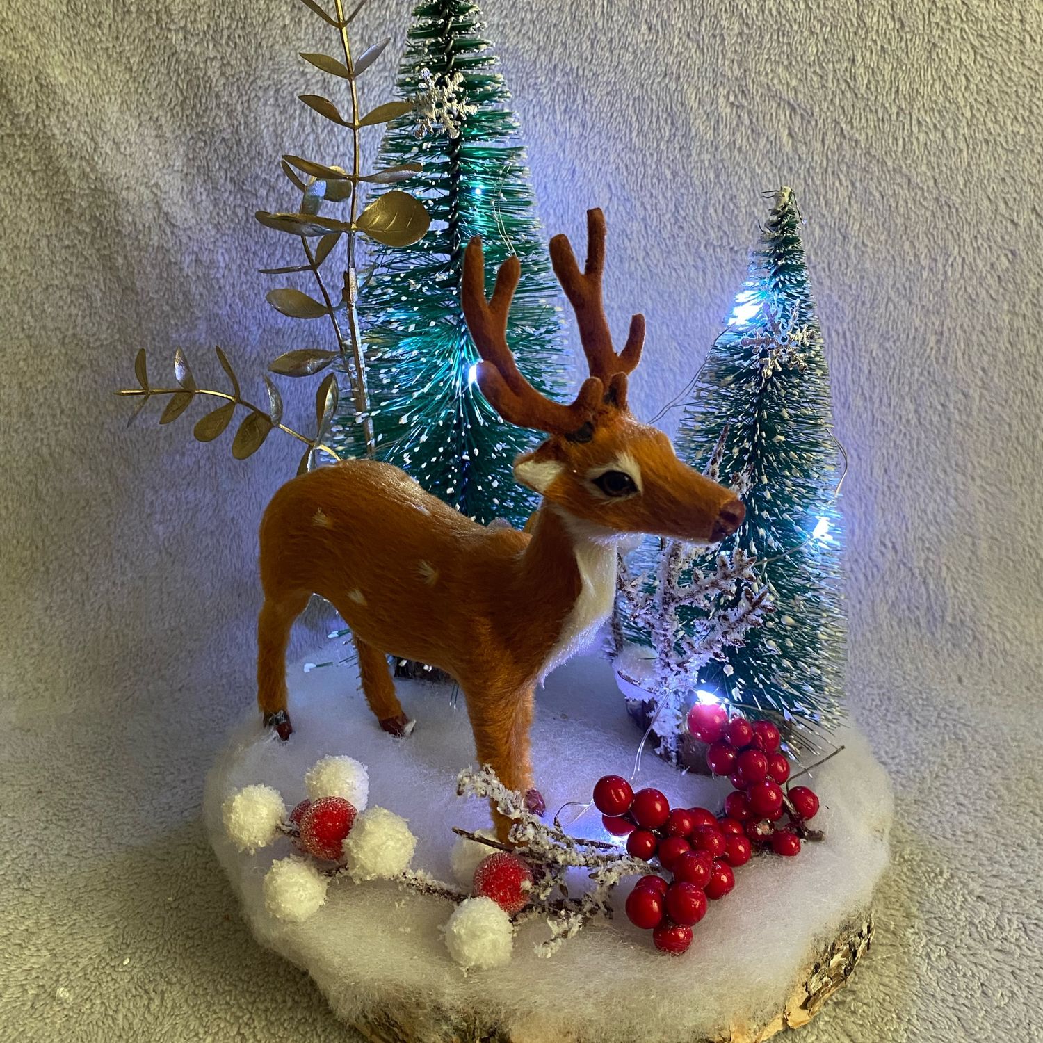 Новогодний декор «Олень на деревянном спиле и гирляндой» в интернет ...