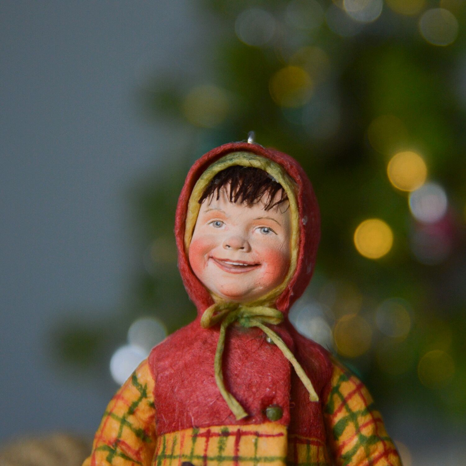 Елочная игрушка из ваты "Девочка с мишкой" купить в интернет-магазине ...