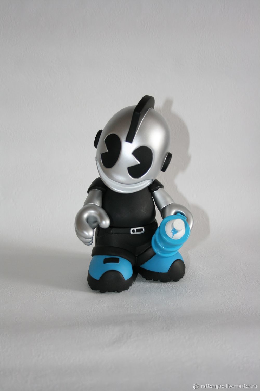 Статуэтки: Виниловая игрушка Kidrobot купить в интернет-магазине ...