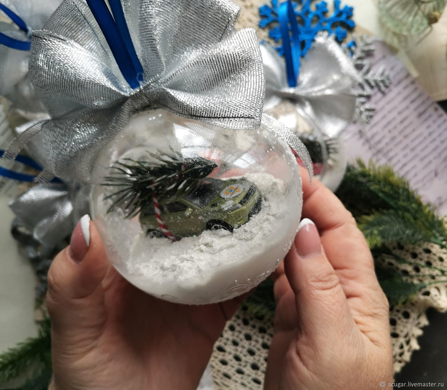 Новогодний шар с машинкой и елочкой на заказ в интернет-магазине ...