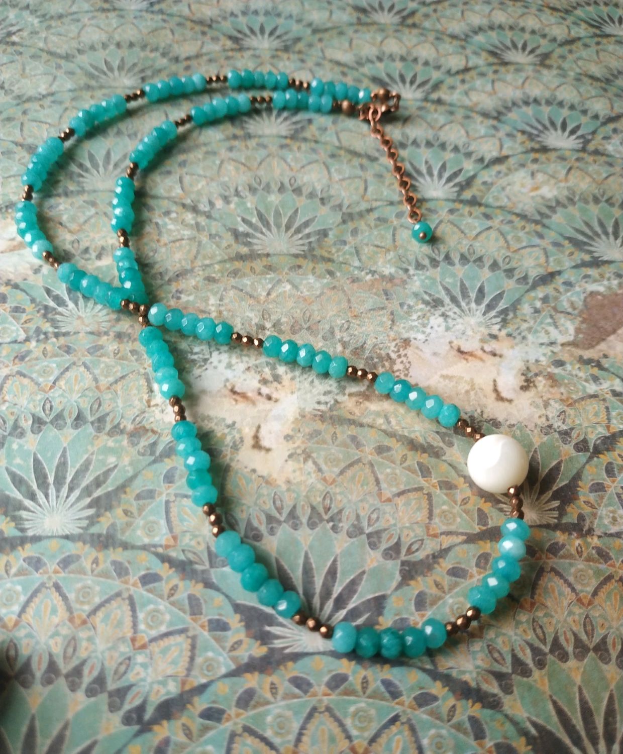 Колье из Агата и Гематита со вставкой из Перламутра купить в интернет ...