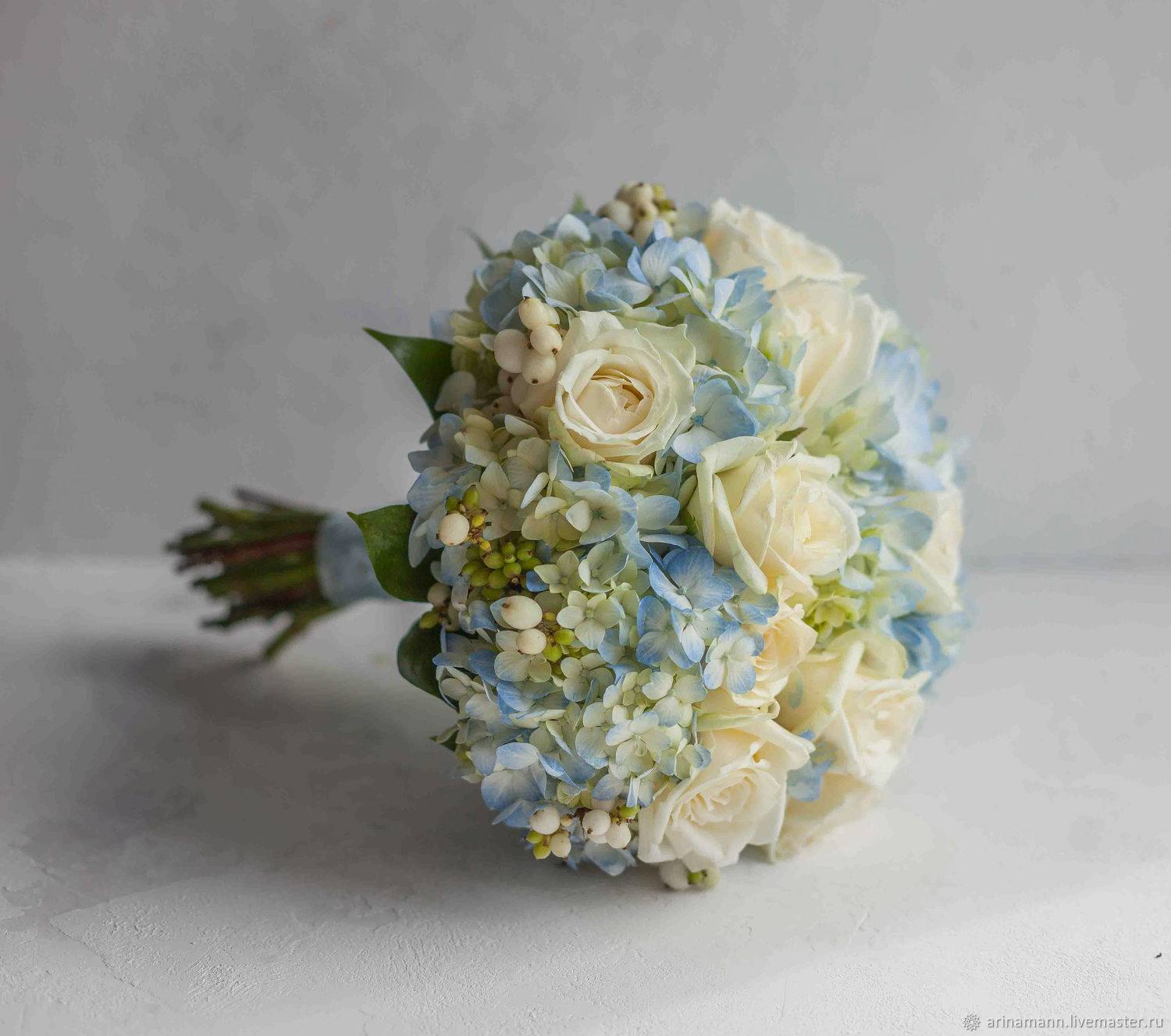 Букет невесты из голубой гортензии и роз в интернет-магазине на Ярмарке ...
