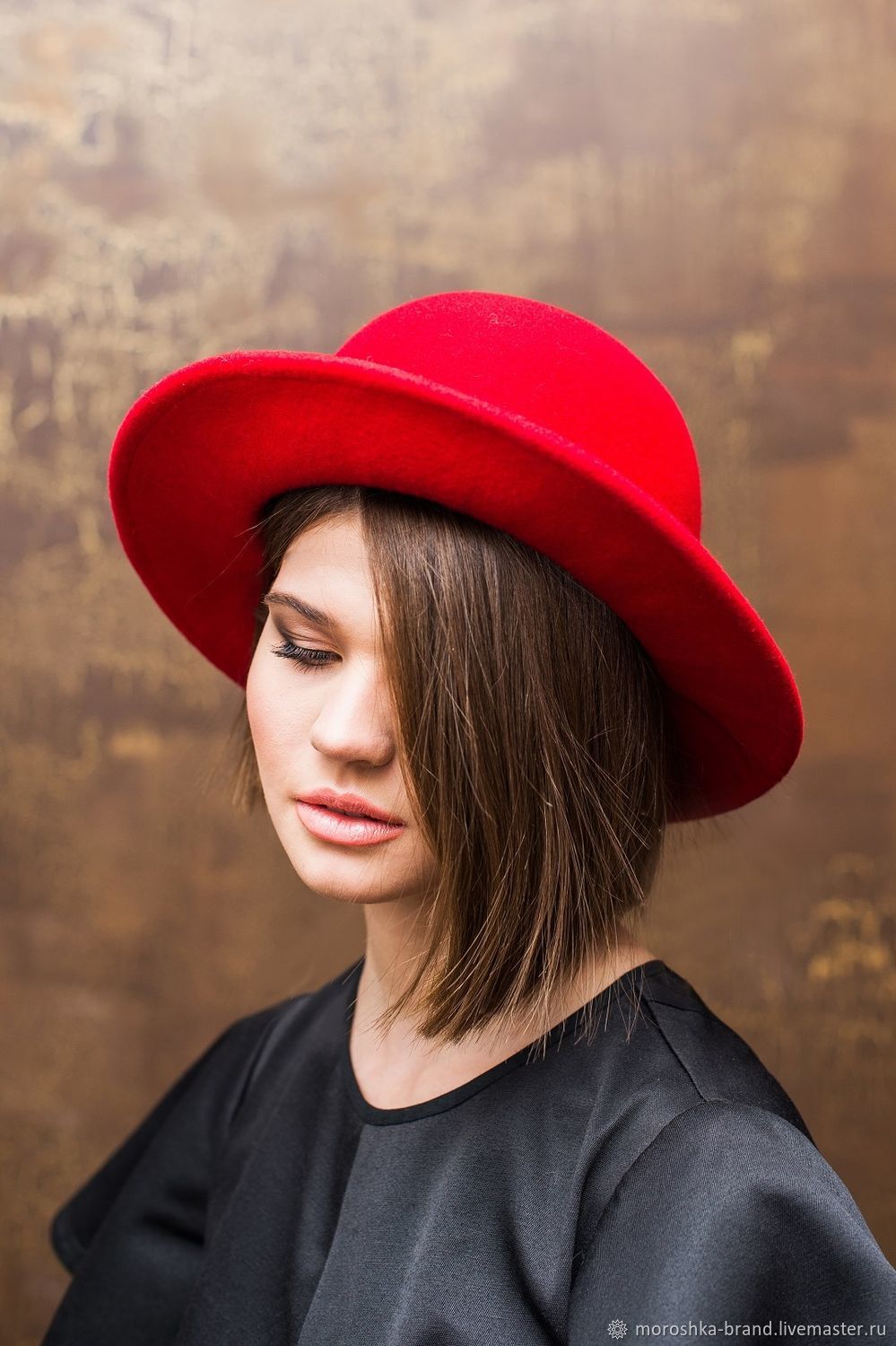 Шляпа красная ПЕРО с полями и косичкой из фетра. Женская шляпка в ...