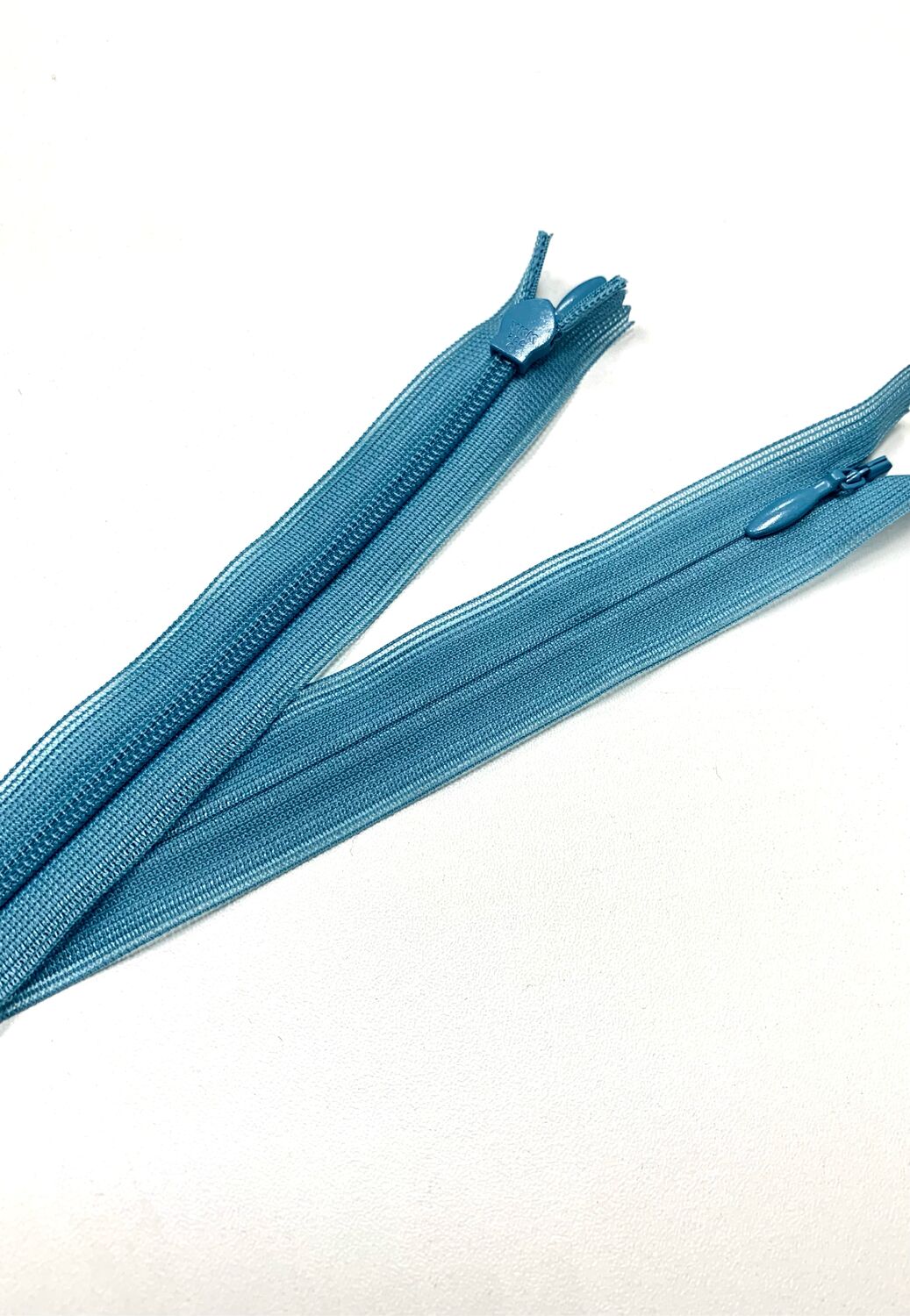 Молния японская потайная YKK 25 см, серо-голубая, синяя, голубая купить в интернет-магазине ...