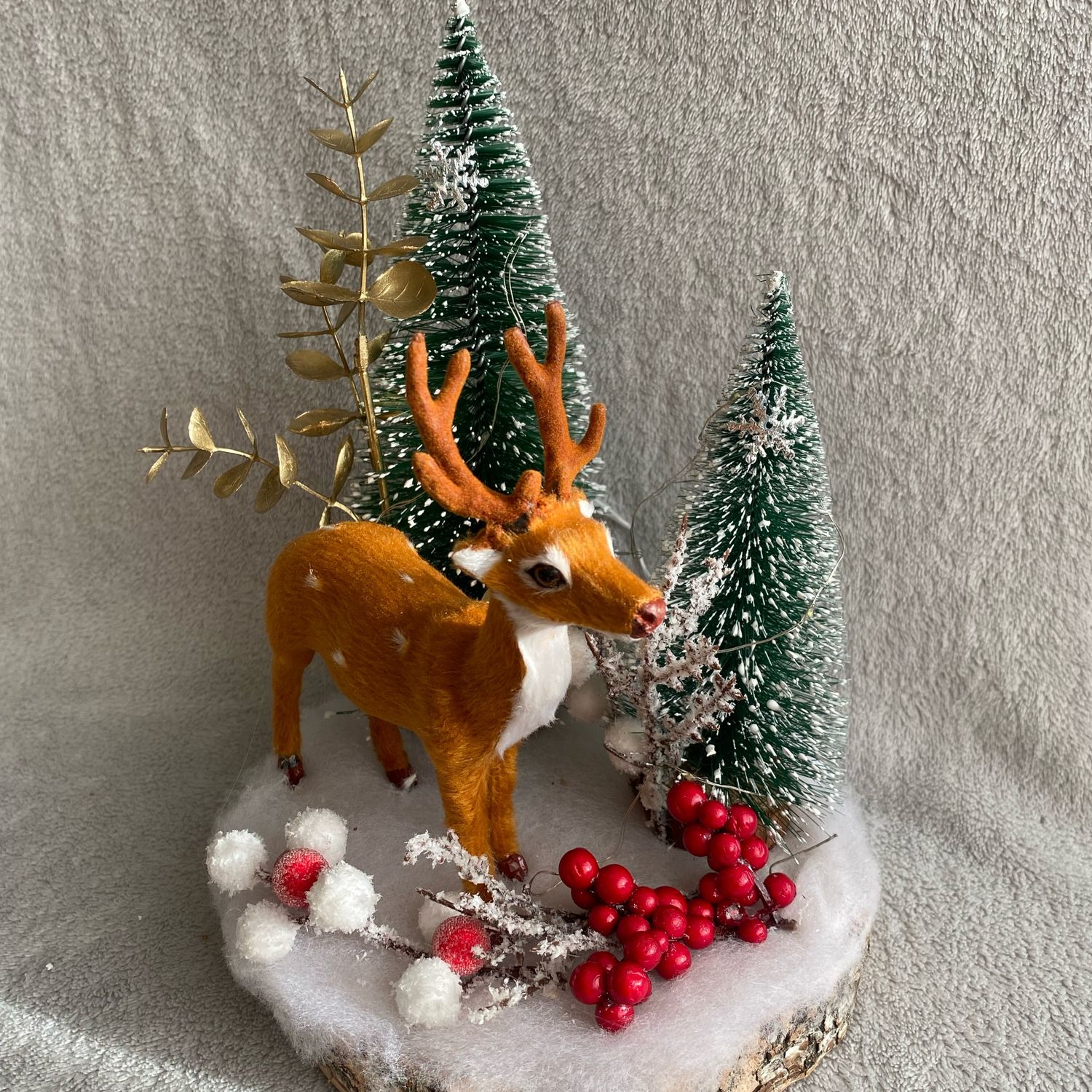 Новогодний декор «Олень на деревянном спиле и гирляндой» в интернет ...