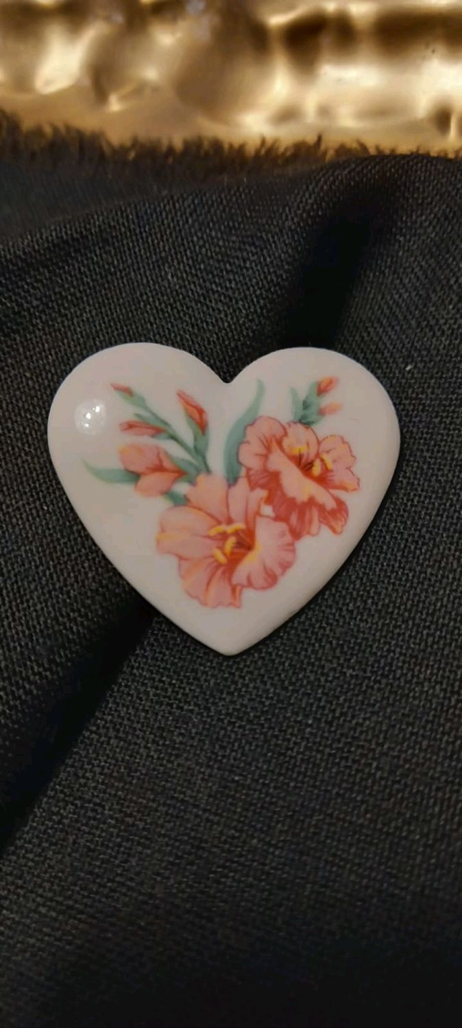 Винтаж: Брошь фарфоровая Avon Birthday Bouquet купить в интернет ...