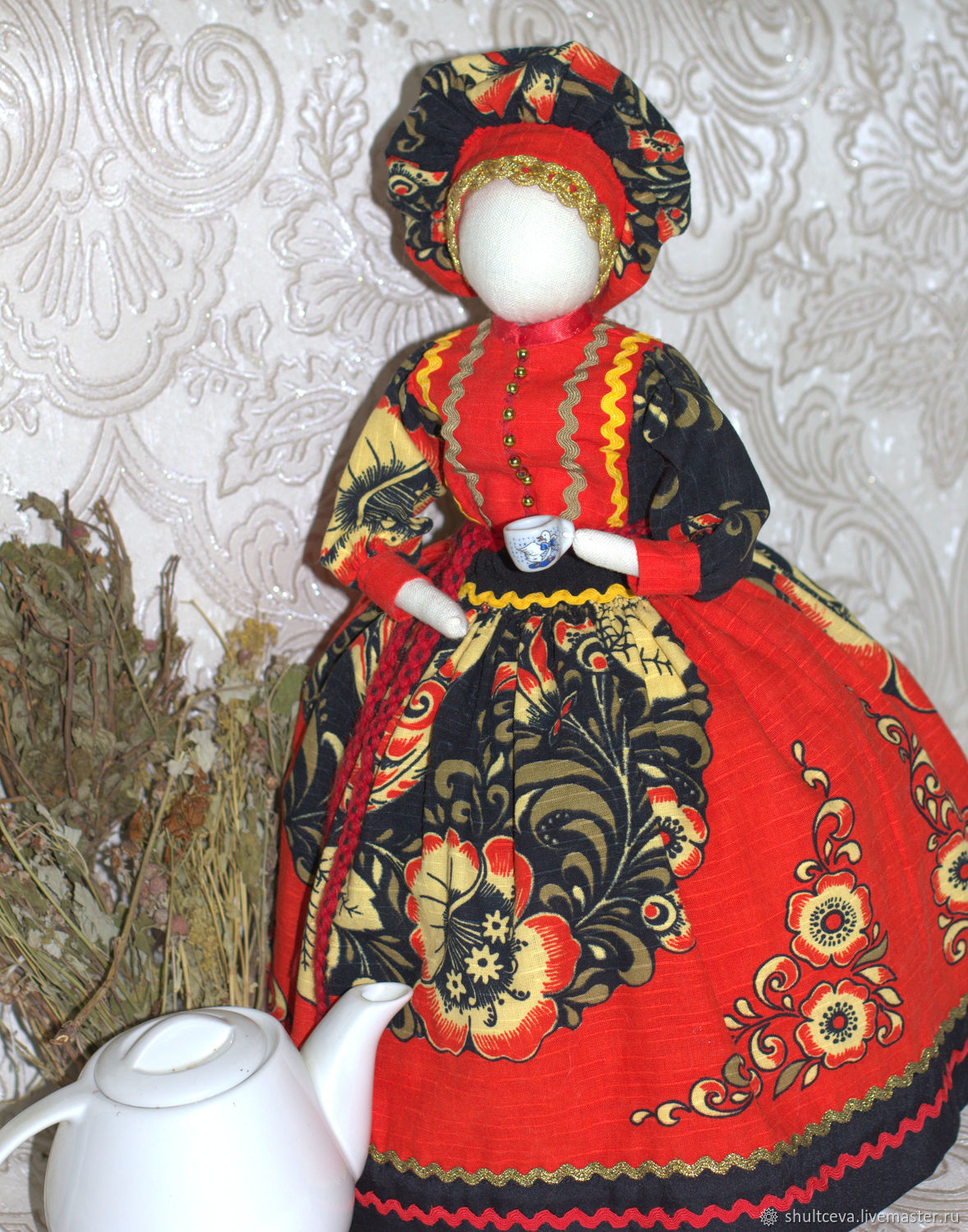 Кукла-грелка на чайник"- "Хохлома" – заказать на Ярмарке Мастеров ...