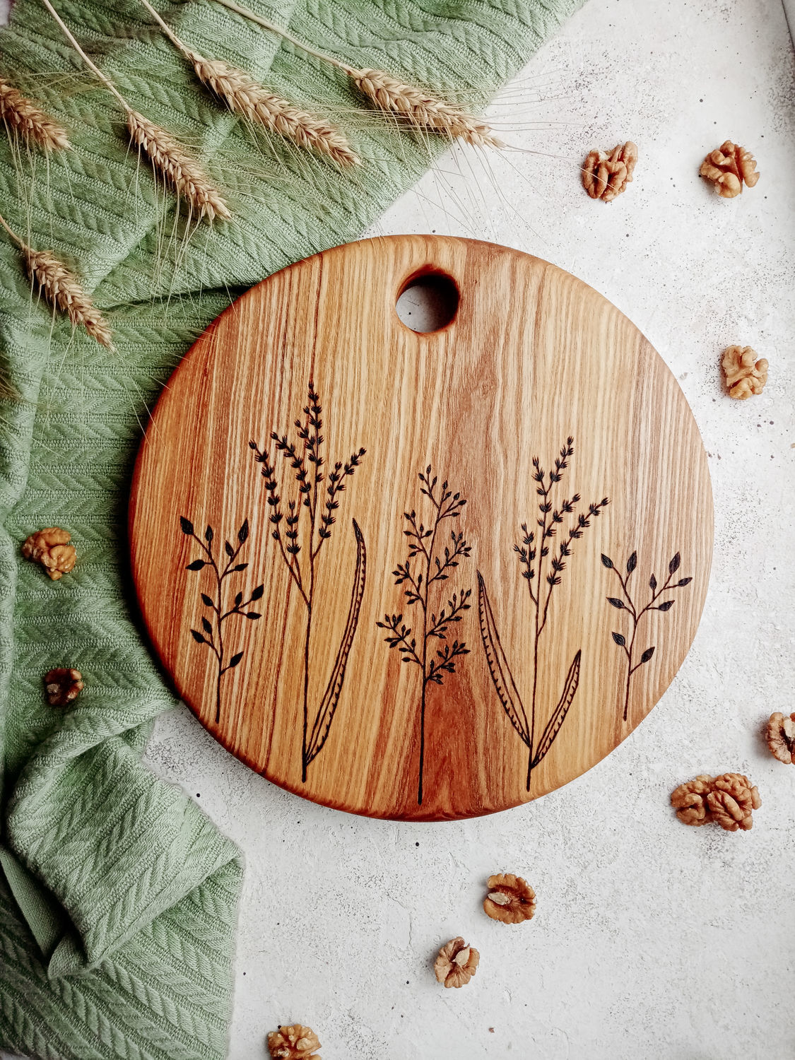 Разделочная доска из дуба круглая "Круглоцветы" в интернет-магазине на ...