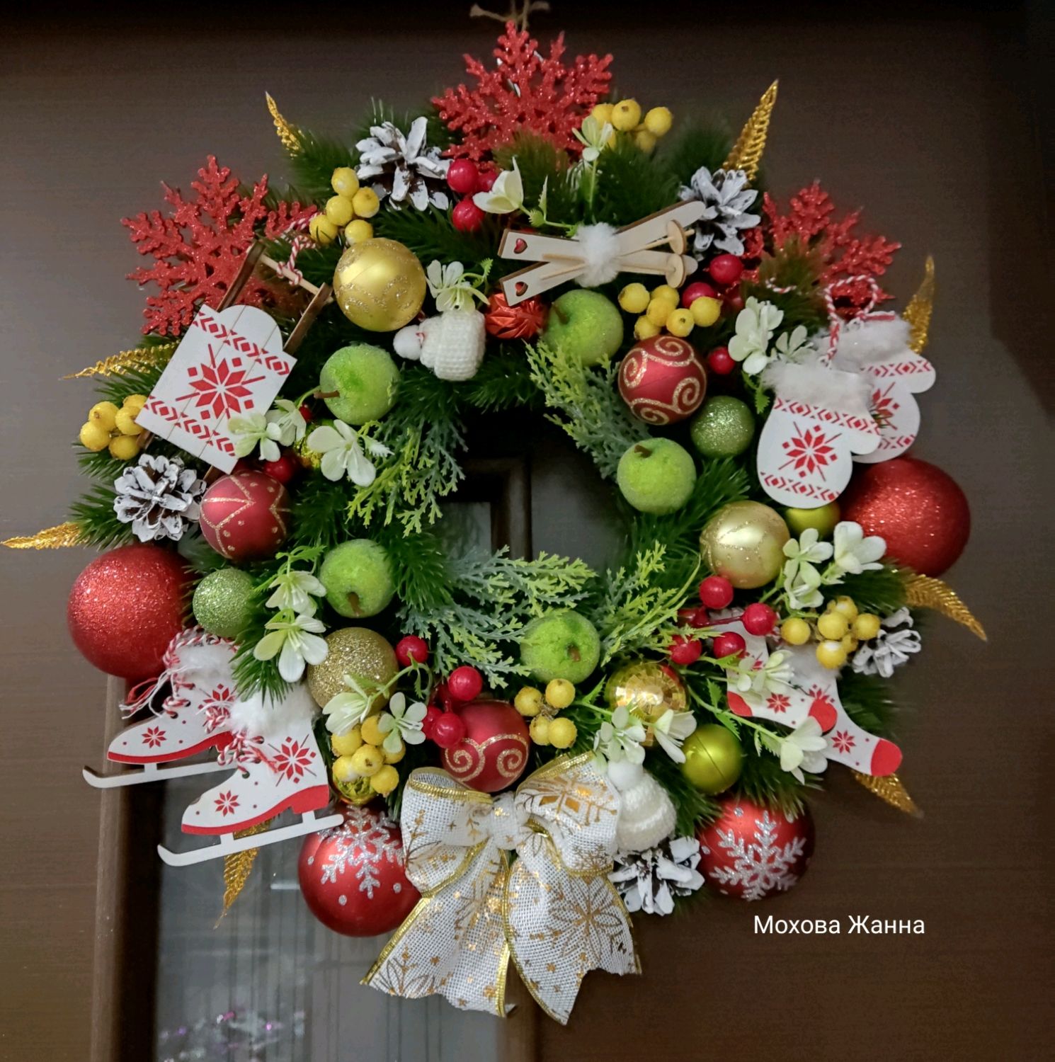 Новогодний венок на дверь в ассортименте (листайте фото) в интернет ...