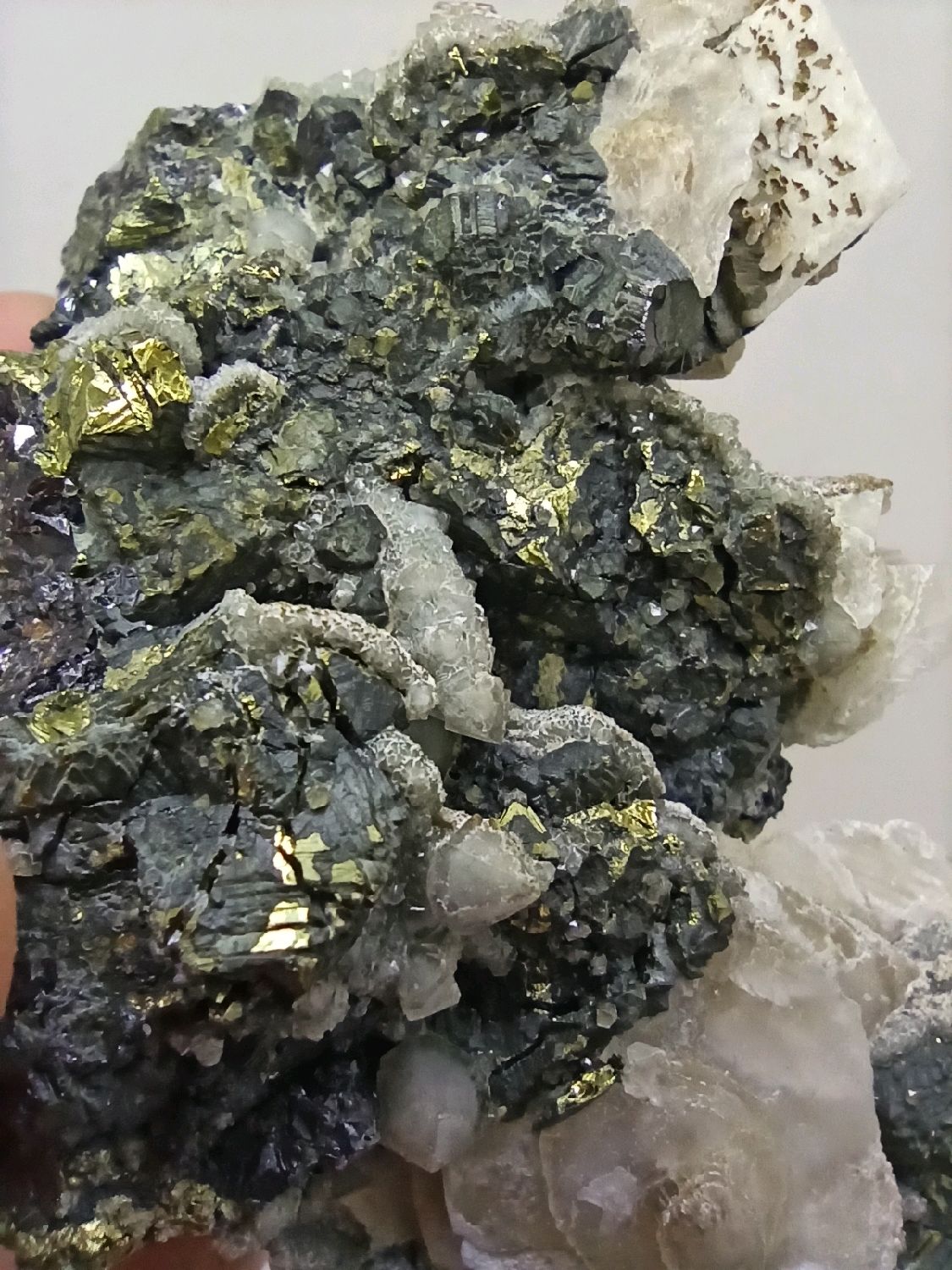 Cфалерит,пирит, кварц,галенит,Мангано кальцит,пиротин в интернет ...