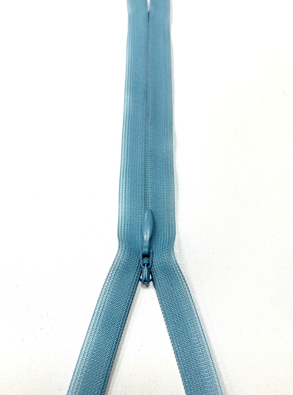 Молния японская потайная YKK 25 см, серо-голубая, голубая, серая купить в интернет-магазине ...