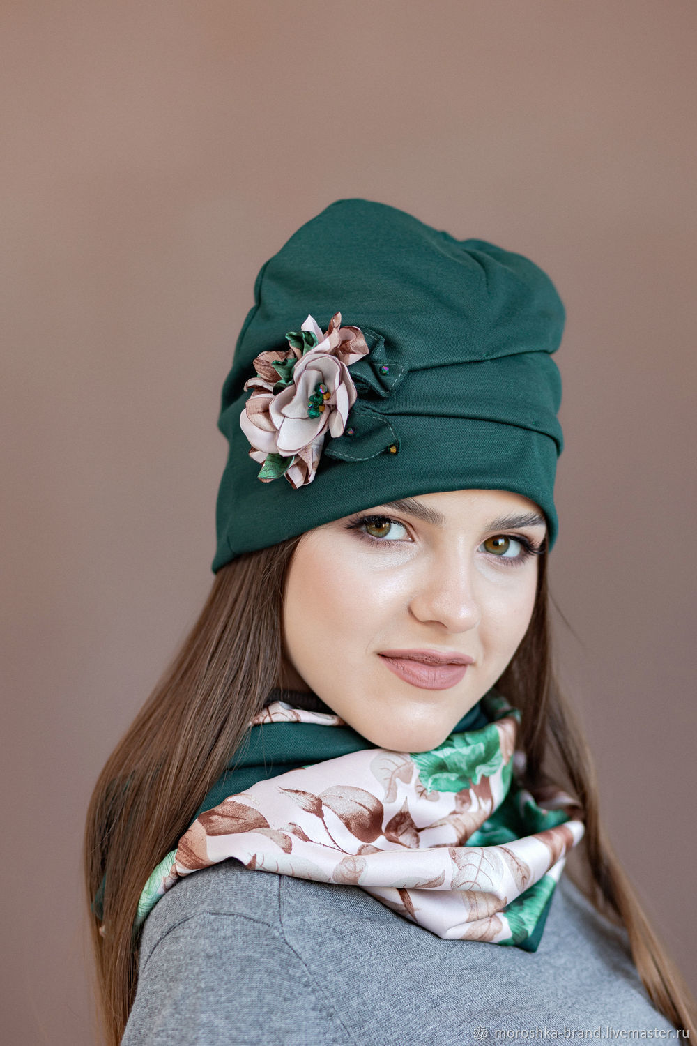 Шапка женская зелёная из трикотажа тёплая ИЗУМРУД в интернет-магазине ...