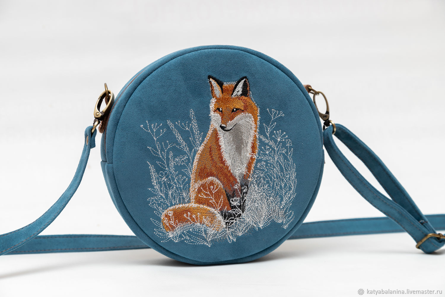 Сумка через плечо с вышивкой Мирная лиса сине-голубаяая в интернет ...