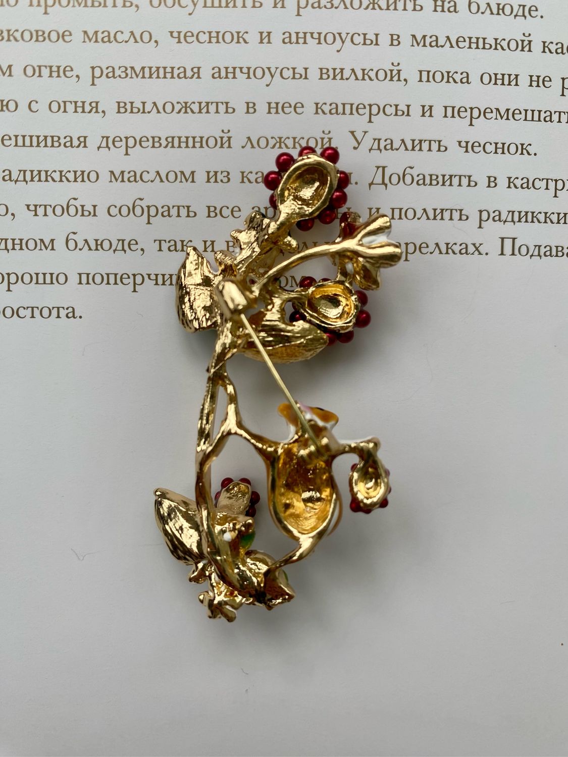 Брошь Мышь в малиннике Эмаль – заказать на Ярмарке Мастеров – TQSTERU ...
